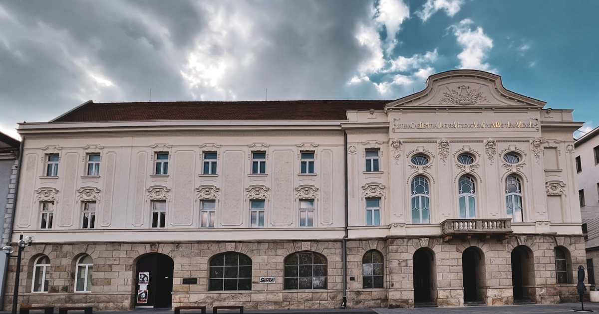 Divadlo Jána Palárika pokračuje v obnove fasády z Divadelnej ulice ...